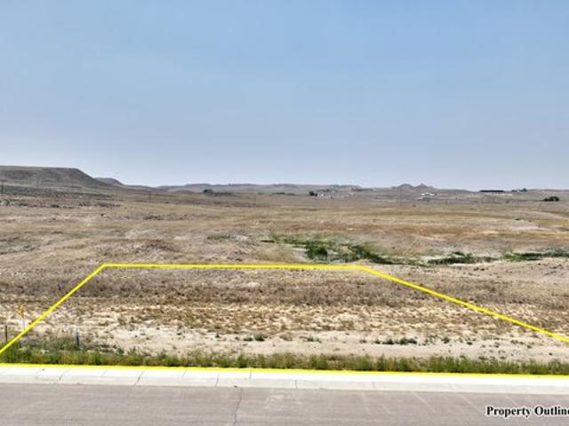 512 Mountain Shadow Dr, Gillette, WY 82718
