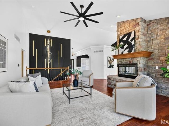 512 Meadowfield Ln, Wentzville, MO 63385