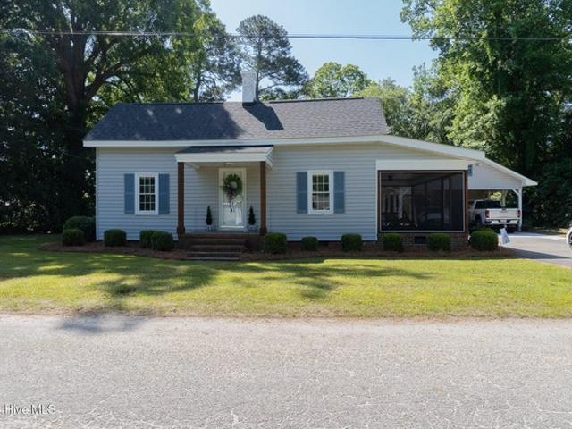 512 S Ashe St, Bladenboro, NC 28320