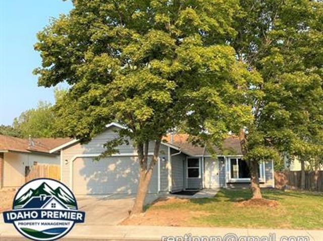 512 S Kearney Pl, 3 beds, 2 full baths