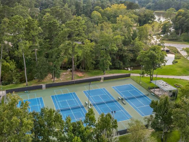 512 Sandy Oaks Dr, Huntsville, TX 77340 | MLS #1011