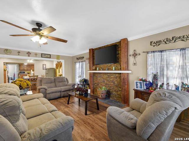 512 Stratford Ct