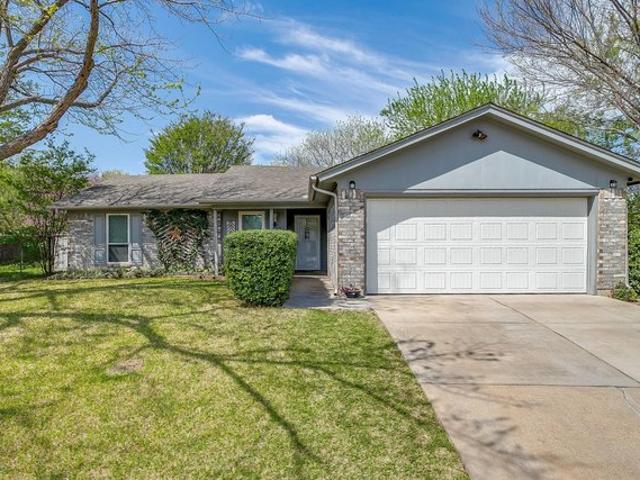 512 Parkridge Blvd, Burleson, TX 76028