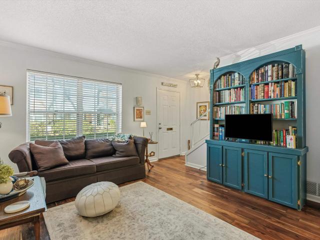 512 peabody sq
