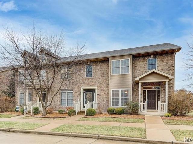 512 Queens Court Pl, Saint Peters, MO 63376