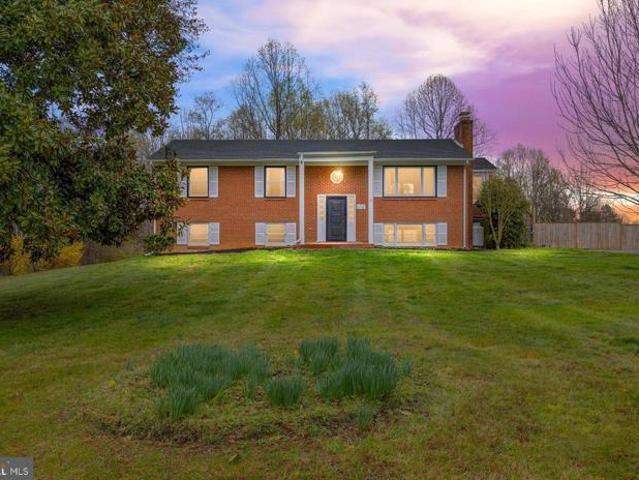 512 Round Hill Rd, Boston, VA 22713