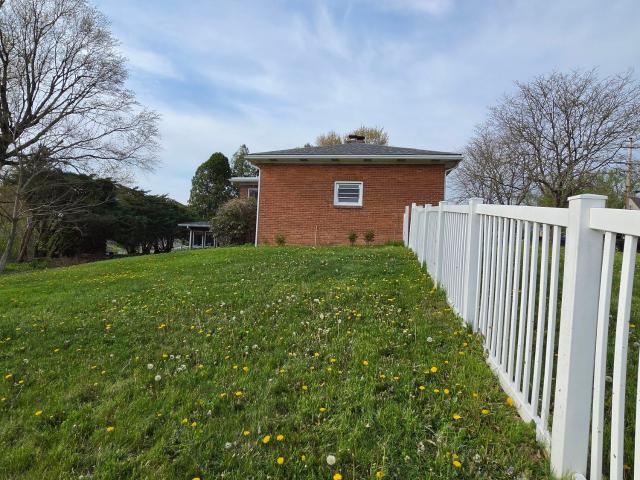 512 Ridgeway