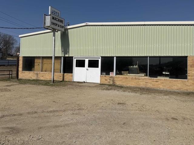 512 W 14th St, Falls City, NE 68355