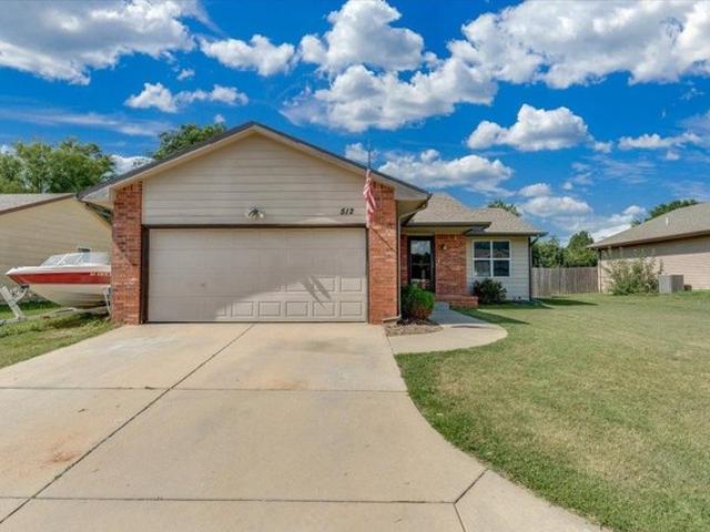 512 W Wayne Cir, Wichita, KS 67217
