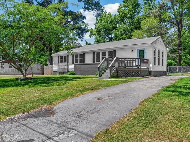 512 Woodhaven Dr, Jacksonville, NC 28540