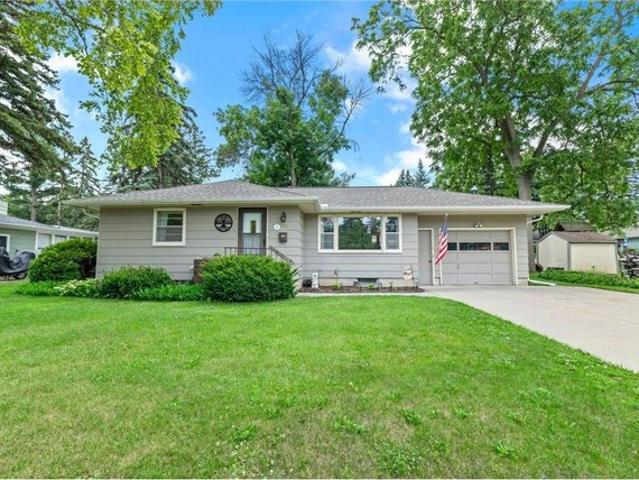 512 Woodley St E, Northfield, MN 55057