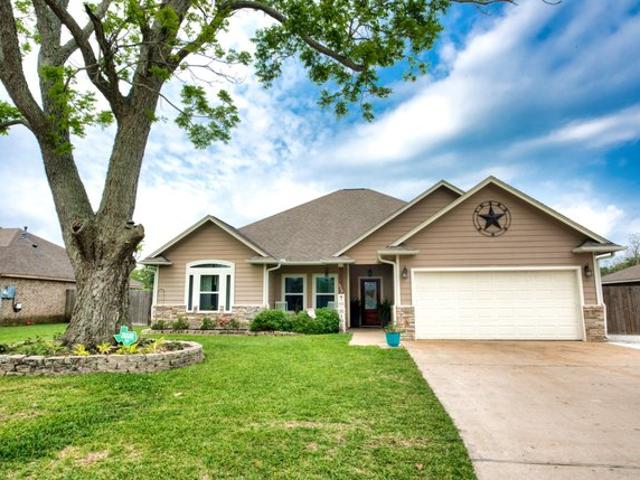 512 Wellshire Dr, West Columbia, TX 77486