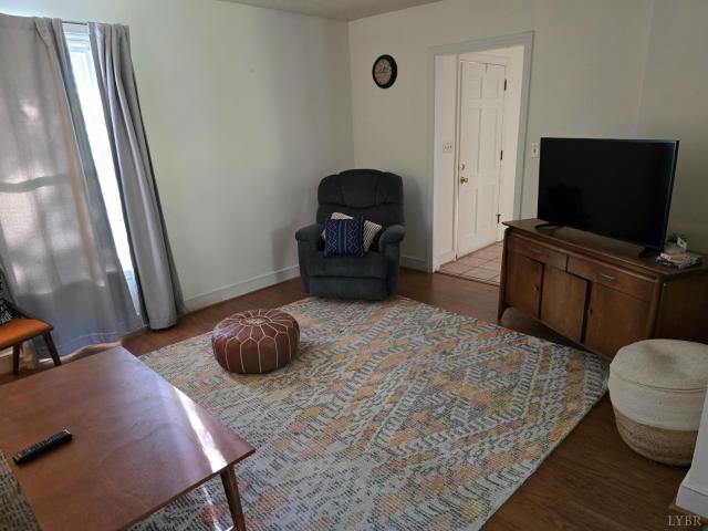 512 Westview