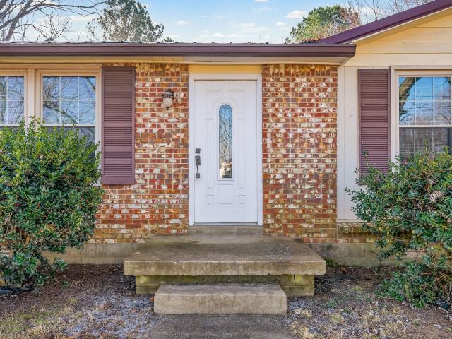 512 Yvonne Dr, Clarksville, TN 37042 | MLS #3155 | Compass