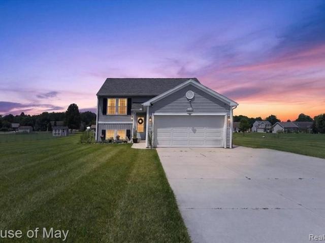 51348 Chardonnay St, Paw, MI 49079