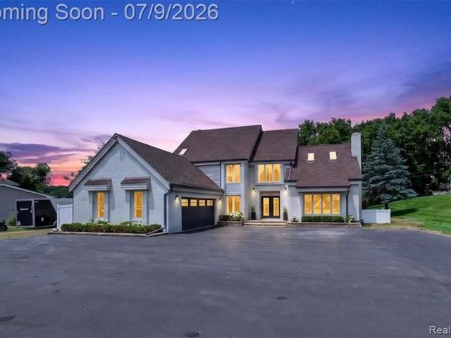 5136 Commerce Rd, West Bloomfield Township, MI 48324