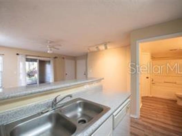 5136 Park Central Dr, Unit 215, Orlando, FL 32839 | MLS #O6353