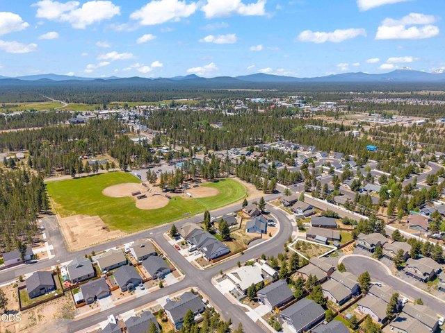 51374 Apache Tears Ct, La Pine, OR 97739