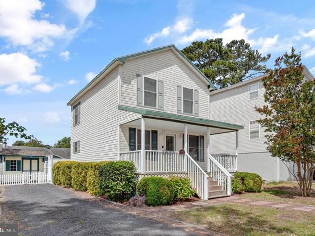 5138 Serenity Ln, Chincoteague Island, VA 23336