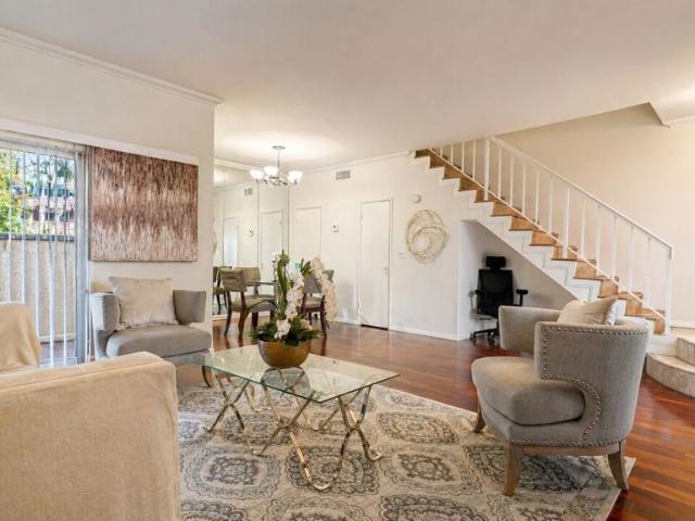 5139 Balboa Boulevard 12