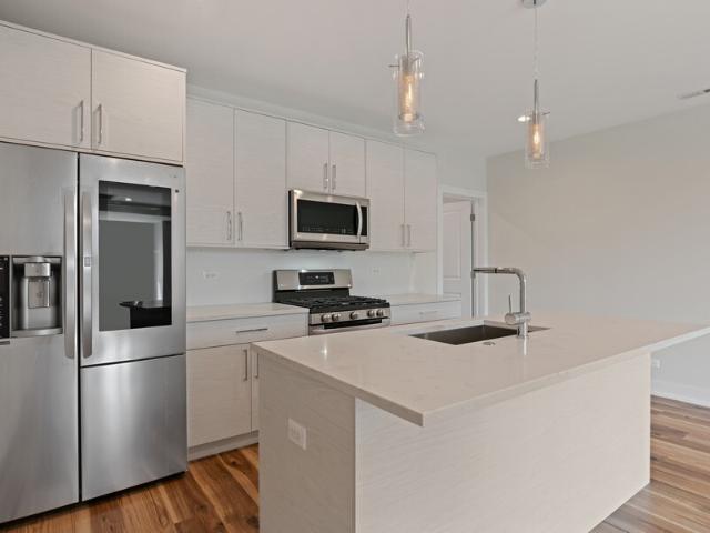 5131 N Lincoln Avenue # 301