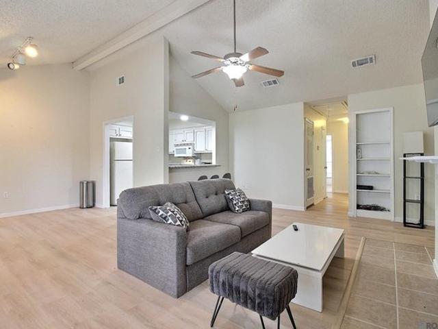 5131 Nicholson Dr Apt B12, Baton Rouge, LA 70820