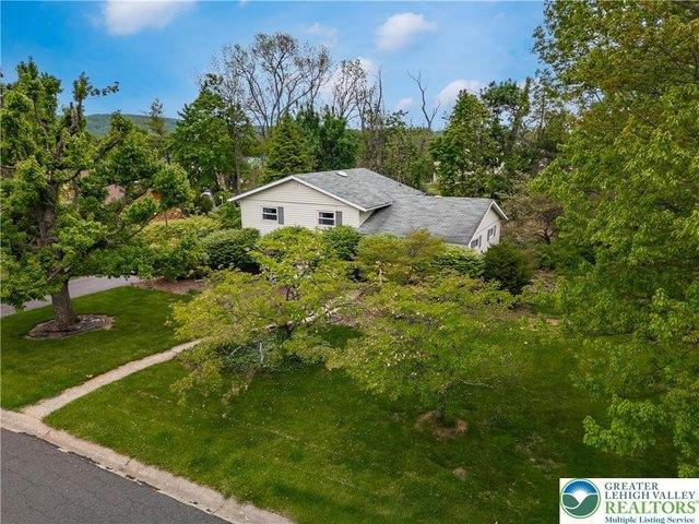 5131 Fairlawn Rd, Upper Saucon Township, PA 18034