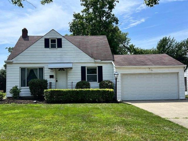 5132 Strawberry Ln, Willoughby, OH 44094
