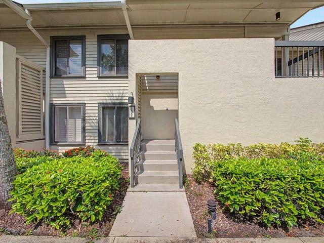 5132 SE Club Way Apt 202, Stuart, FL 34997