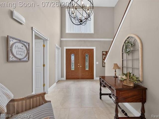 5133 Allison Dr, Troy, MI 48085