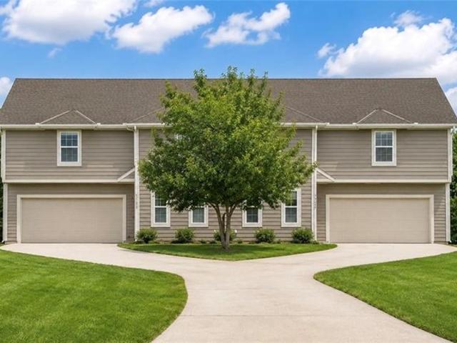 5133 Woodland Dr, Shawnee, KS 66218