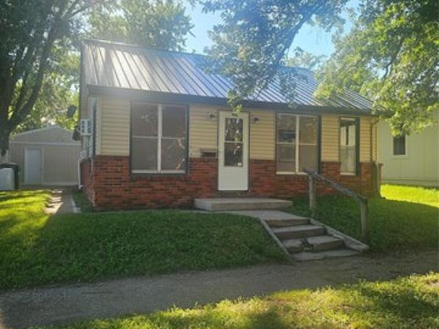 513 3rd St, Perry, IA 50220