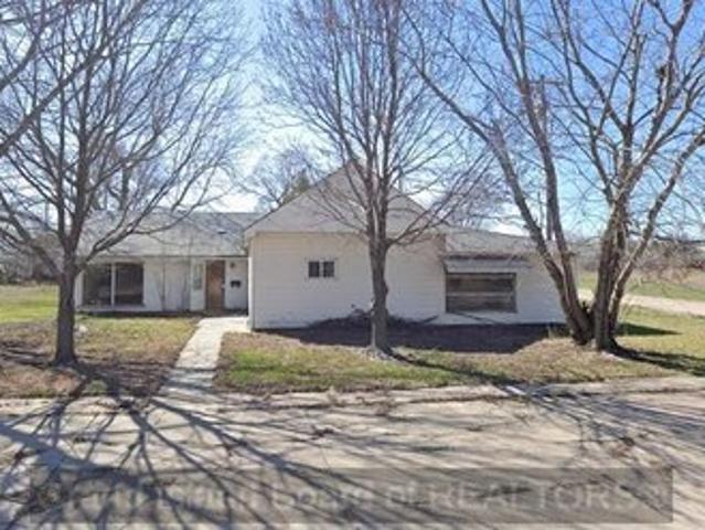 513 9th St, Aurora, NE 68818