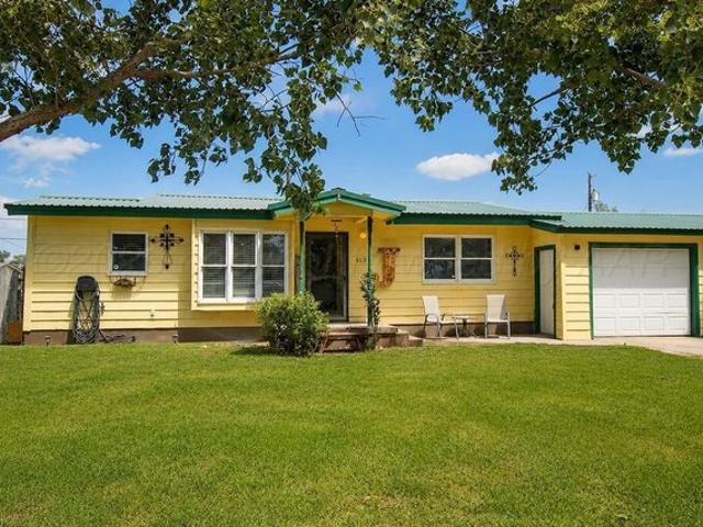 513 Coffee Pl, Dalhart, TX 79022
