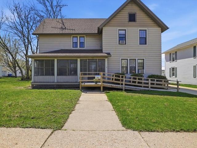 513 Clyman St, Watertown, WI 53094