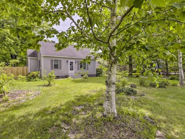 513 Amherst Rd, Granby, MA 01033