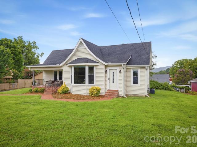 513 Bouchard Avenue NE