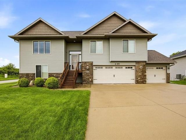 513 Bainberry St, Tiffin, IA 52340