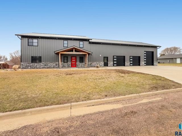 513 Beck Dr, Alcester, SD 57001
