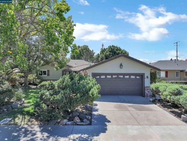 513 Gerard Dr, Lodi, CA 95242