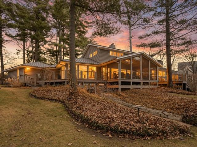 513 Greenway Ave, Green Lake, WI 54941
