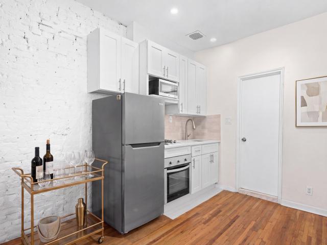 513 E 5TH Street 2A