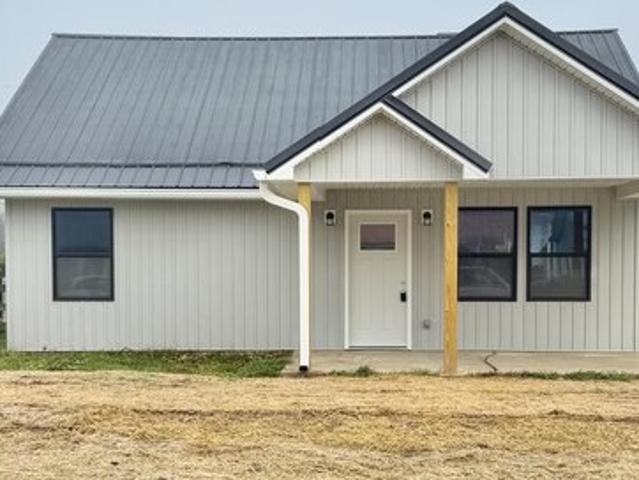 513 E 7th St, Waverly, OH 45690