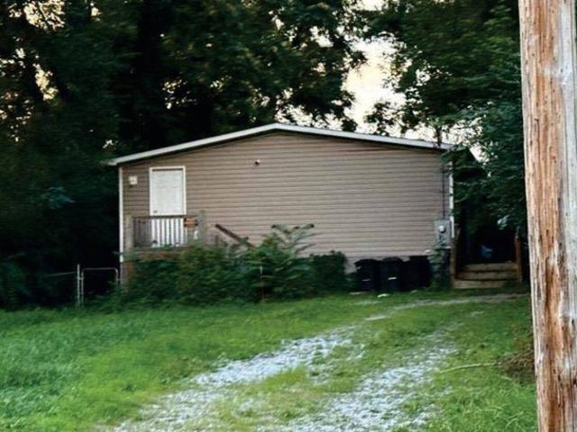 513 E Hemlock St, La Follette, TN 37766