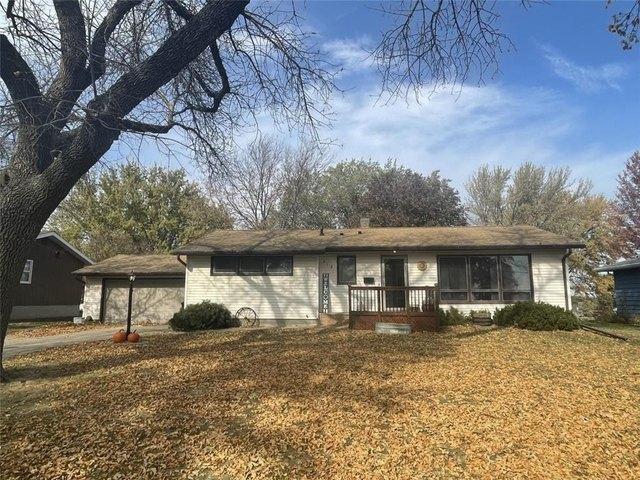 513 E Hollett St, Tracy, MN 56175