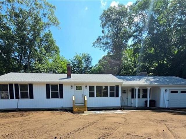 513 Knotty Oak Rd, Coventry, RI 02816