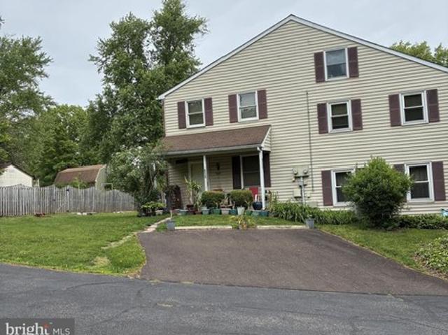 513 Hickory Ln, Sellersville, PA 18960