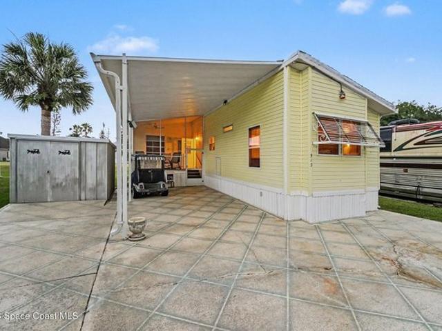 513 Lake Dr, Titusville, FL 32780