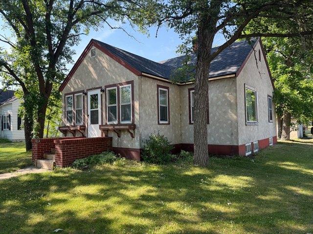 513 Lake St NE, Warroad, MN 56763