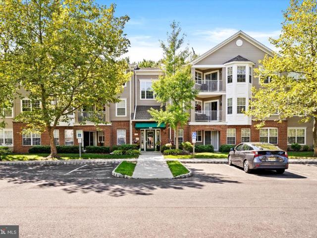 513 Mowat Circle